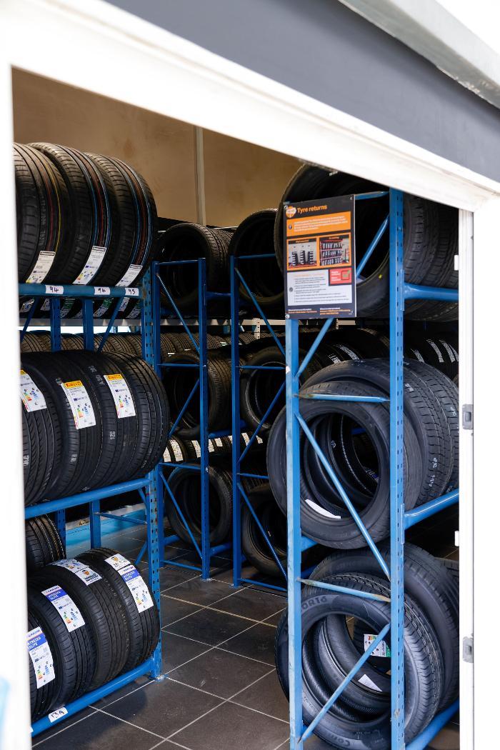 Halfords Autocentre Dundee | Tyre Dealers & Repairs