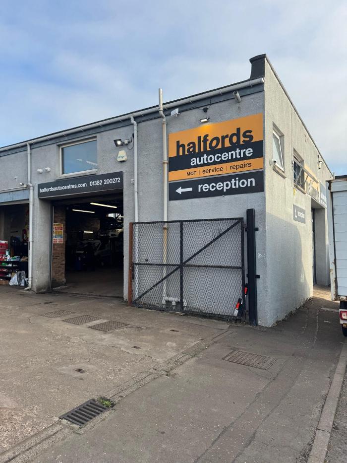 Halfords Autocentre Dundee | Tyre Dealers & Repairs