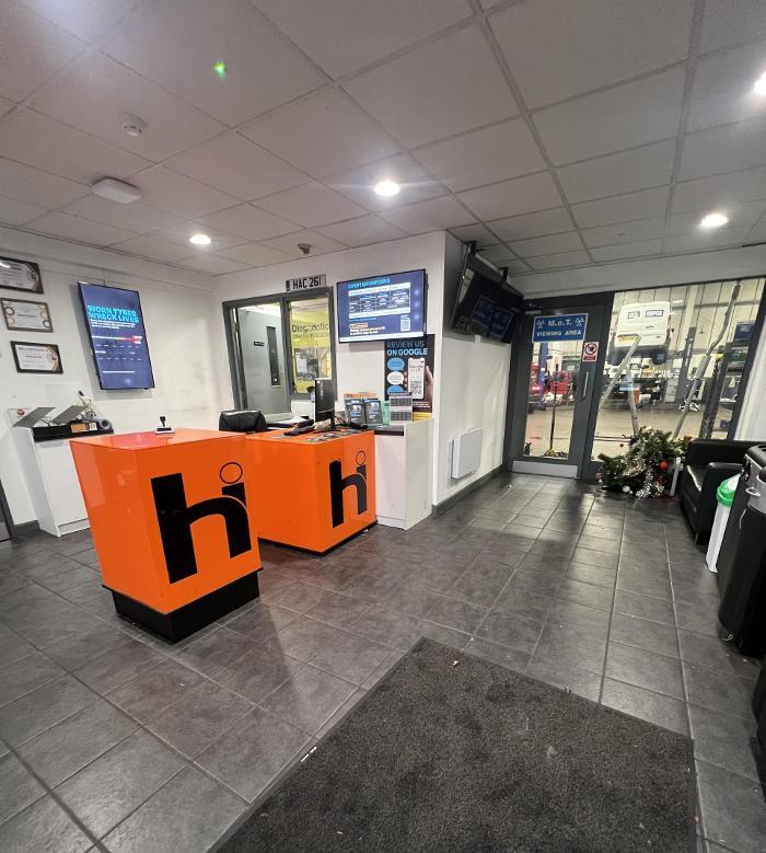 Halfords Autocentre Bracknell | AI Review Summary