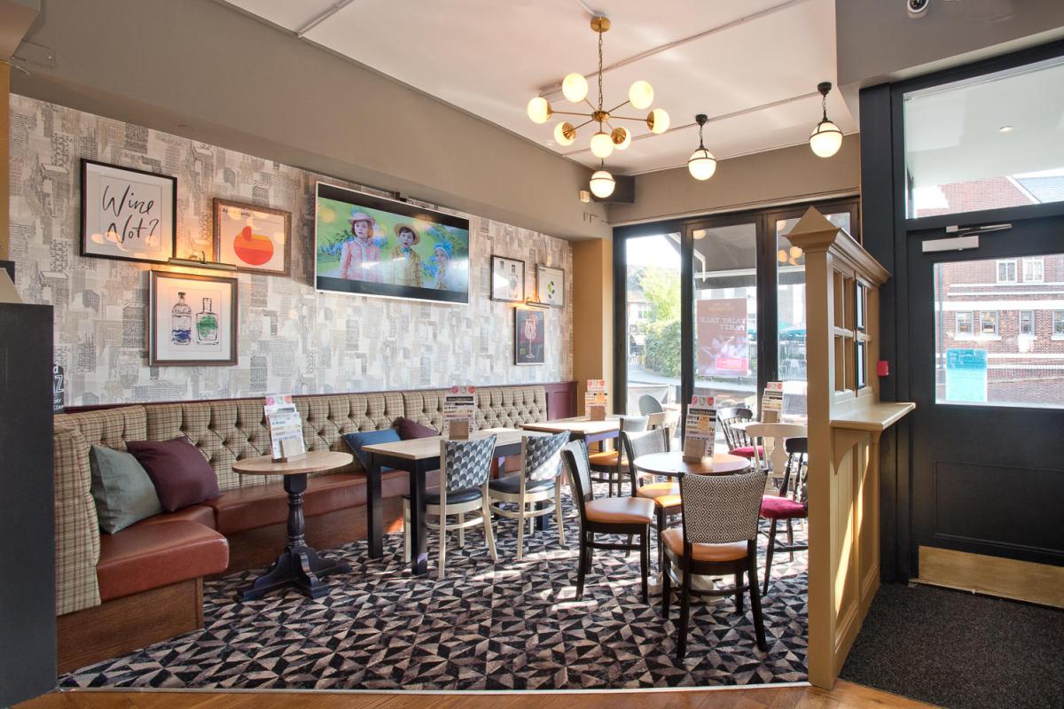 Sutton Arms, Hornchurch | AI Review Summary