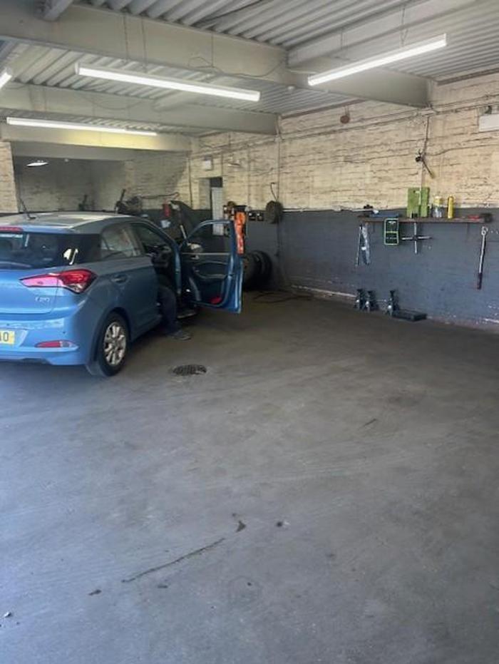 Halfords McConechys Dundee Autocentre | AI Review Summary