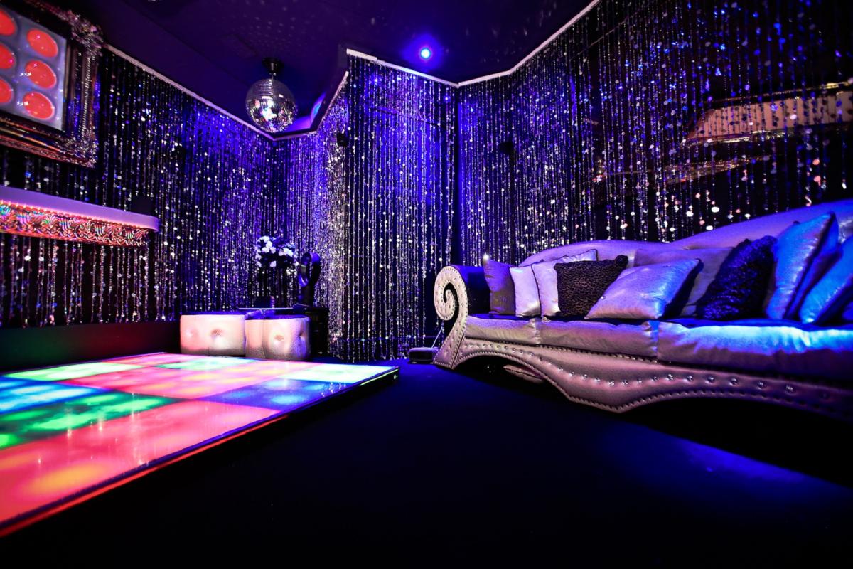 Whites Gentlemens Club | Nightclubs, London