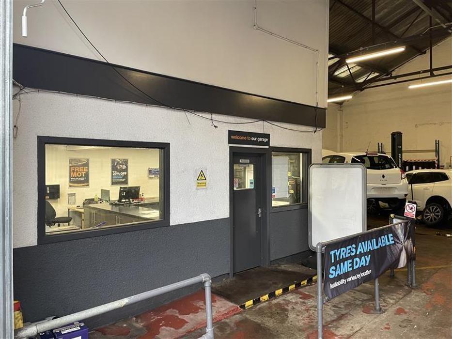 Halfords Autocentre McConechys Johnstone