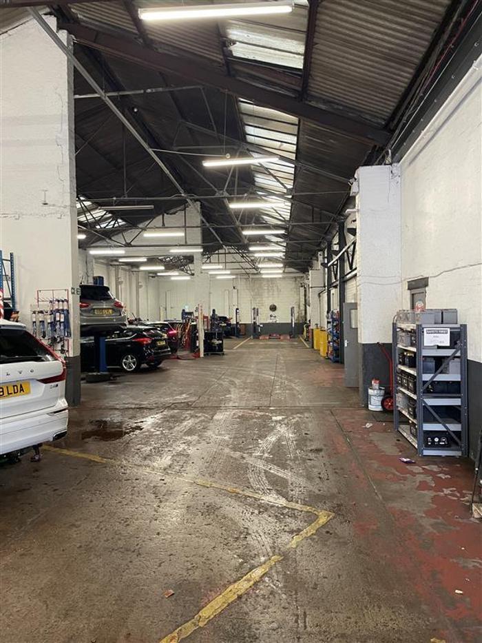Halfords Autocentre McConechys Johnstone