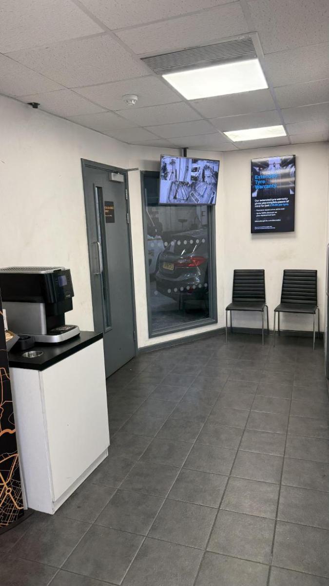 Halfords Autocentre Gloucester (Eastern Ave)