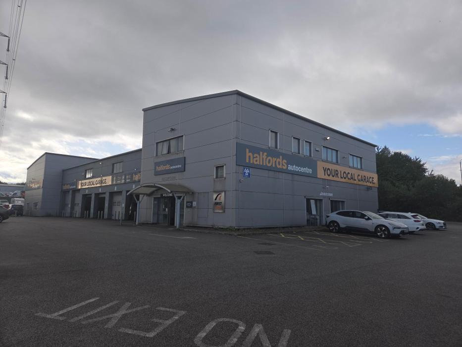 Halfords Autocentre Gordons Silkwood Park, Wakefield