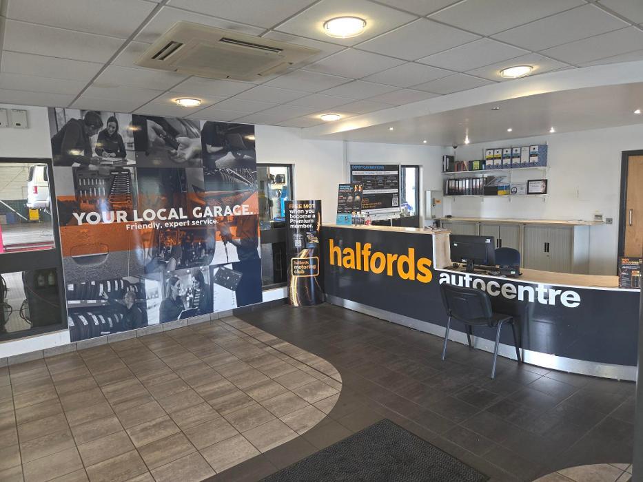 Halfords Autocentre Gordons Silkwood Park, Wakefield