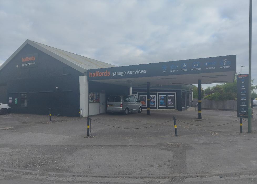 Halfords Garage Services Salisbury, New Bridge Road